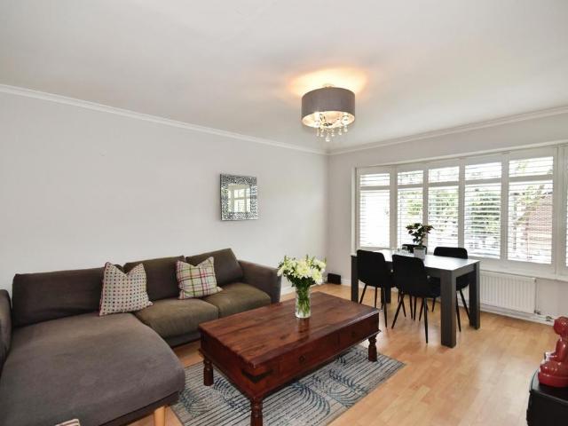 Markfield Gardens, London E4 2 bed maisonette to rent £1,850 pcm £427 pw