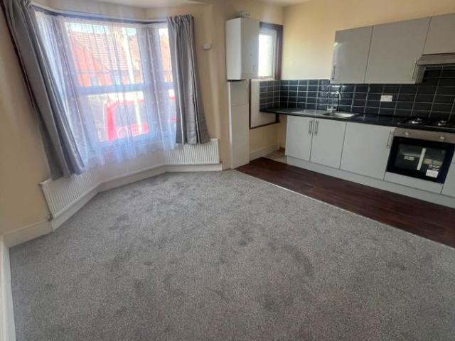 Markhouse Road, Walthamstow E17, 2 bed flat to rent, £1,900 pcm | PrimeLocation