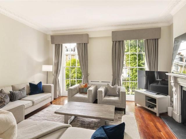 Markham Square, Chelsea, London, SW3 5 bed terraced house to rent £16,900 pcm £3,900 pw