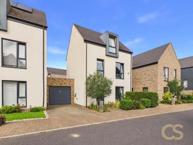Markwick Avenue, Cheshunt. 3 bed link detached house to rent £2,750 pcm £635 pw