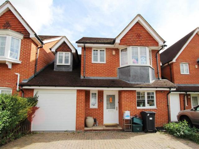 Marl Field Close, Worcester Park 4 bed house to rent £2,700 pcm £623 pw