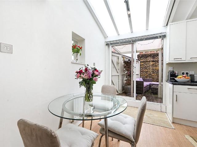 Marlborough, 61 Walton Street SW3, 1 bed flat to rent, £3,250 pcm | PrimeLocation