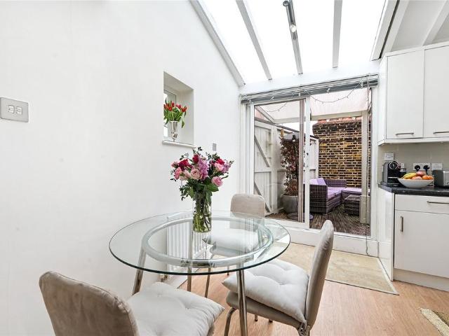 Marlborough, 61 Walton Street. 1 bed flat to rent £3,250 pcm £750 pw