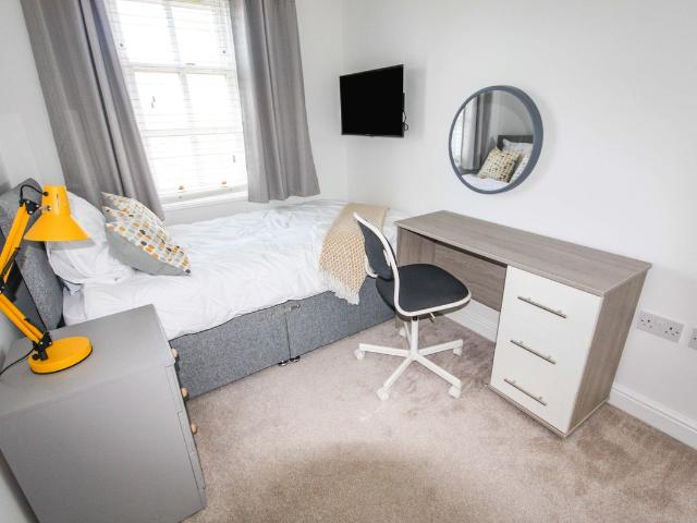 Marlborough Terrace, Marlborough Road, Chelmsford CM2, Room to rent, £650 pcm | PrimeLocation