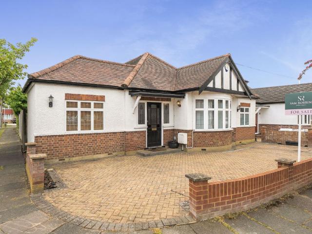 Marlborough Avenue, Ruislip HA4, 3 bed detached bungalow to rent, £2,500 pcm | PrimeLocation