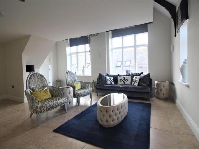 Marlborough Drive, Bushey WD23 3 bed house to rent £4,000 pcm £923 pw