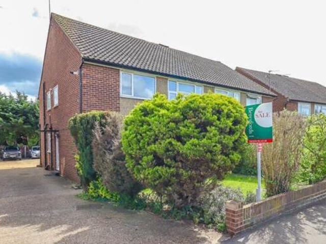 Marlborough Gardens, Upminster, 2 Bedroom Maisonette