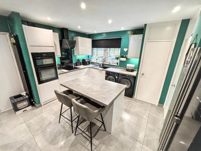 Marlborough Grange, Leeds, West Yorkshire LS1, 3 bed flat to rent, £1,400 pcm | PrimeLocation