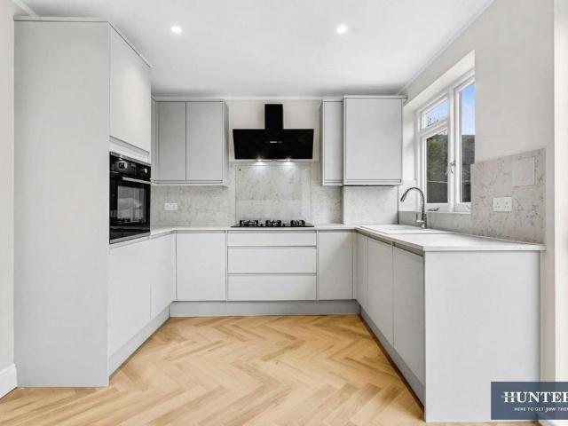 Marlborough Hill, London 3 bed flat to rent £4,500 pcm £1,038 pw