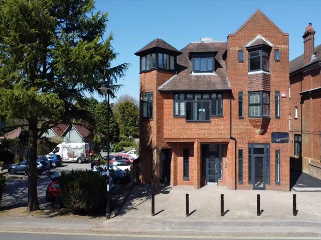 Marlborough House, Headley Road. 2 bed flat to rent £1,495 pcm £345 pw