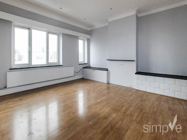 Marlborough Parade, Uxbridge Road. 2 bed flat to rent £1,675 pcm £387 pw