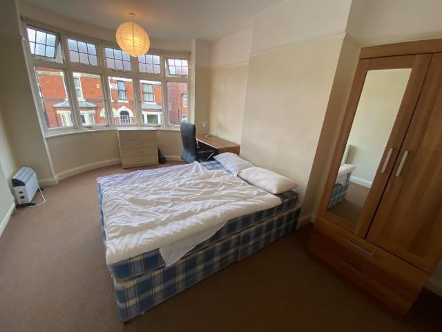 Marlborough Road, Nottingham NG9 4 bed semi detached house to rent £2,080 pcm £480 pw