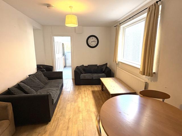 Marlborough Road, Brynmill, Swansea SA2 0EB StudentDigz Ltd