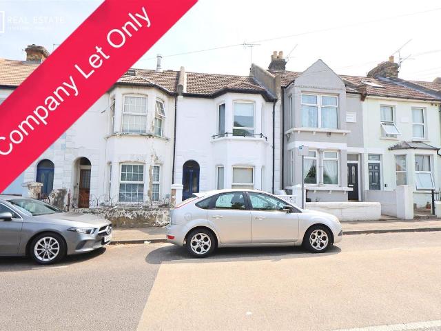 Marlborough Road, Gillingham ME7, 4 bed property to rent, £2,300 pcm | PrimeLocation