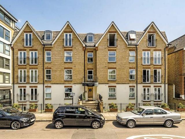 Marlborough Road, London W4 3 bed flat to rent £3,500 pcm £808 pw