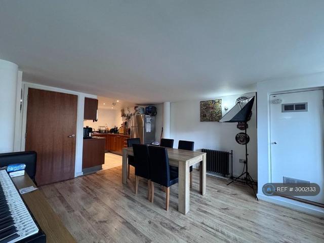 Marlborough Road, London, SE18 2 bed flat to rent £2,300 pcm £531 pw