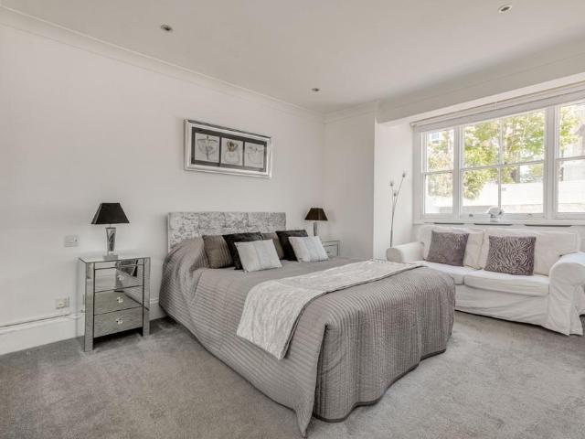 Marlborough Road, Richmond 4 bed flat to rent £5,500 pcm £1,269 pw
