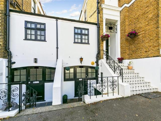 Marlborough Road, Richmond 4 bed flat to rent £5,500 pcm £1,269 pw