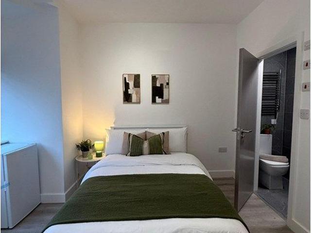 Marlborough Road, Watford WD18, Room to rent, £845 pcm | PrimeLocation