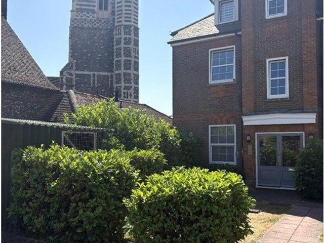 Marlborough Road, Watford WD18, Studio to rent, £2,200 pcm | PrimeLocation