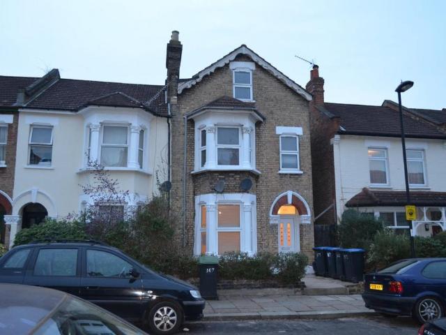 Marlborough Road, Wood Green 3 bed flat to rent £2,095 pcm £483 pw