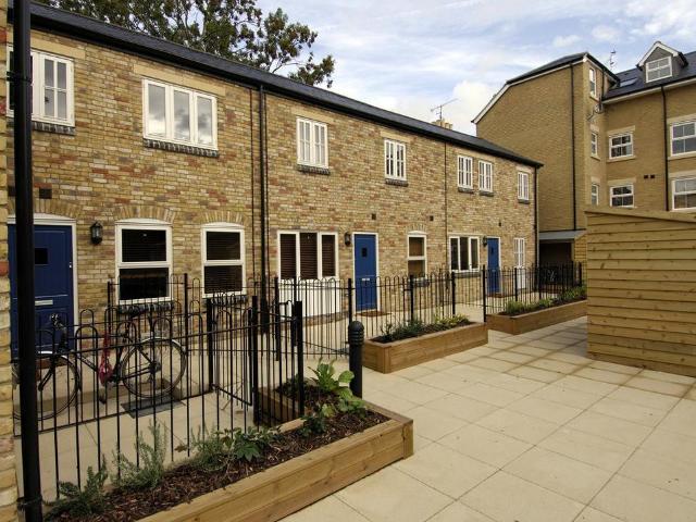 Marlborough Road 2 bed terraced house to rent £2,050 pcm £473 pw