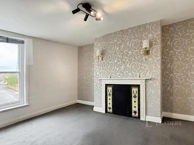 Marlborough Street, Faringdon. 2 bed flat to rent £1,050 pcm £242 pw