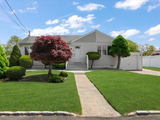 Marlin Rd, East Quogue, Home For Sale