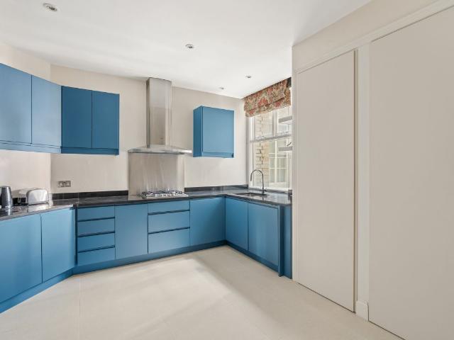 Marloes Road, Kensington W8, 2 bed flat to rent, £5,500 pcm | PrimeLocation