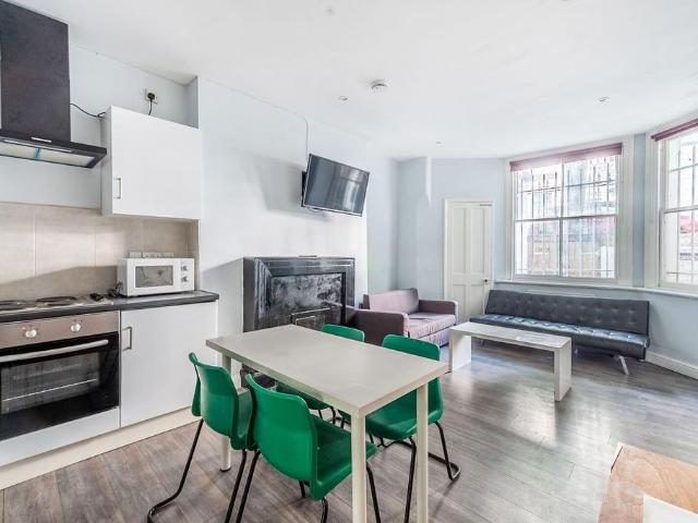 Marloes Road, Kensington, London, W8 1 bed flat to rent £4,334 pcm £1,000 pw