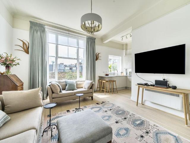 Marloes Road, Kensington, London, W8 2 bed flat to rent £5,417 pcm £1,250 pw