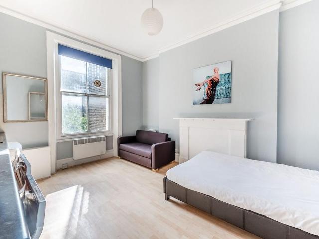 Marloes Road, Kensington, London, W8 Studio to rent £3,000 pcm £692 pw