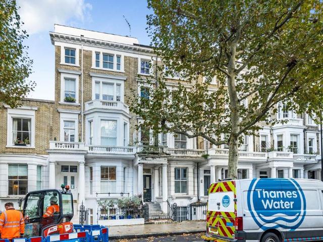 Marloes Road, Kensington, London, W8 Studio to rent £2,340 pcm £540 pw