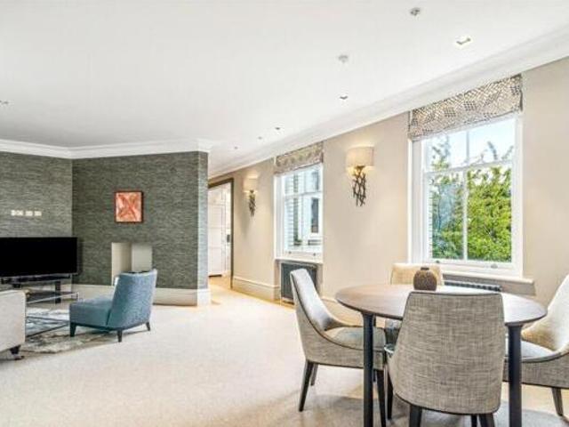 Marloes Road, London, 2 Bedroom Apartment