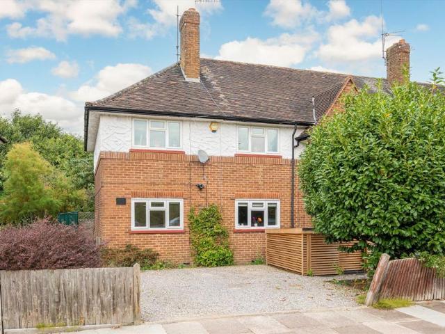 Marlow Crescent, Twickenham TW1 2 bed flat to rent £2,400 pcm £554 pw