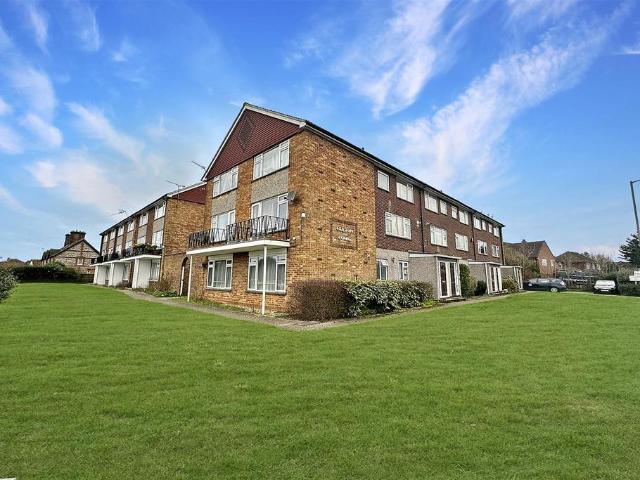 Marlow Road, High Wycombe HP11 2 bed apartment to rent £1,550 pcm £358 pw