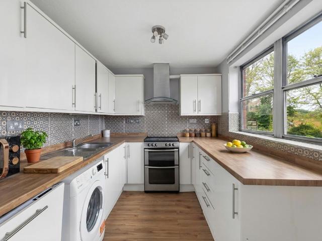 Marlowe Gardens, Eltham SE9, 2 bed flat to rent, £1,650 pcm | PrimeLocation