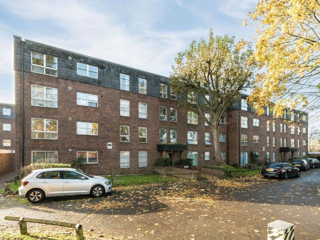 Marlowe Gardens, London SE9, 2 bed flat to rent, £1,650 pcm | PrimeLocation