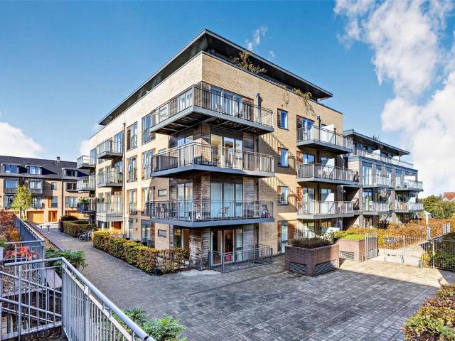 Marlowe House, Kingsley Walk. 2 bed apartment to rent £2,150 pcm £496 pw
