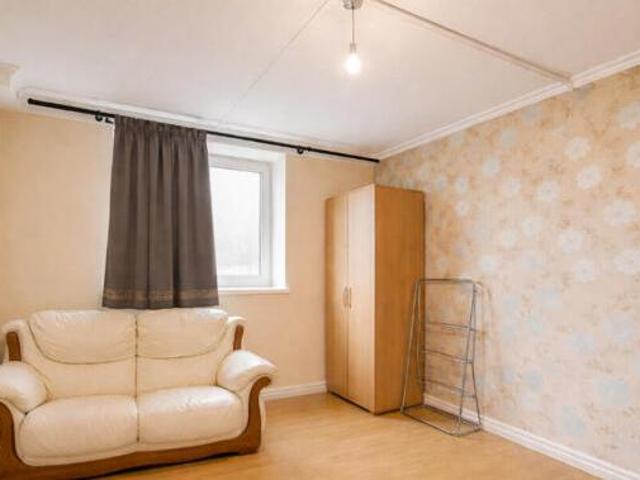 Marlowe Road, London, 2 Bedroom Apartment