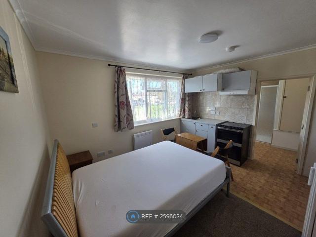 Marlowe Square, Mitcham CR4, Studio to rent, £1,140 pcm | PrimeLocation