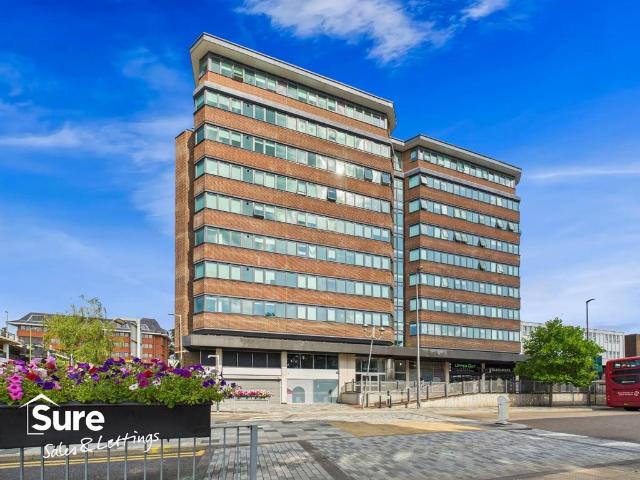 Marlowes, Hemel Hempstead. 2 bed apartment to rent £1,550 pcm £358 pw
