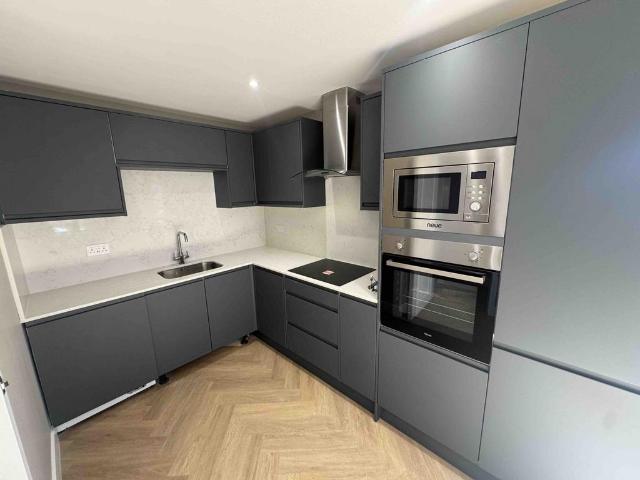 Marlowes, Hemel Hempstead 2 bed flat to rent £1,749 pcm £404 pw
