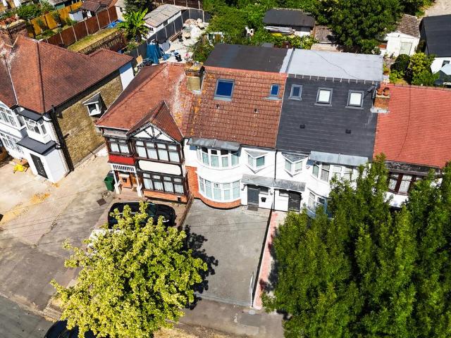 Marmion Avenue, London, E4 4 bed end of terrace house to rent £3,300 pcm £762 pw