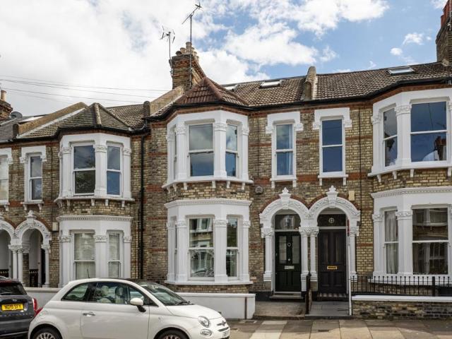 Marmion Road, Battersea, London SW11 5PD 4 bed terraced house to rent £6,000 pcm £1,385 pw