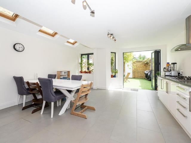 Marmion Road, Battersea, London SW11 5PD 4 bed terraced house to rent £6,000 pcm £1,385 pw