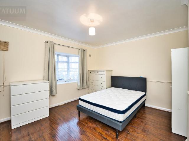 Maroon Street, Mile End, Poplar, East. 4 bed terraced house to rent £3,495 pcm £807 pw