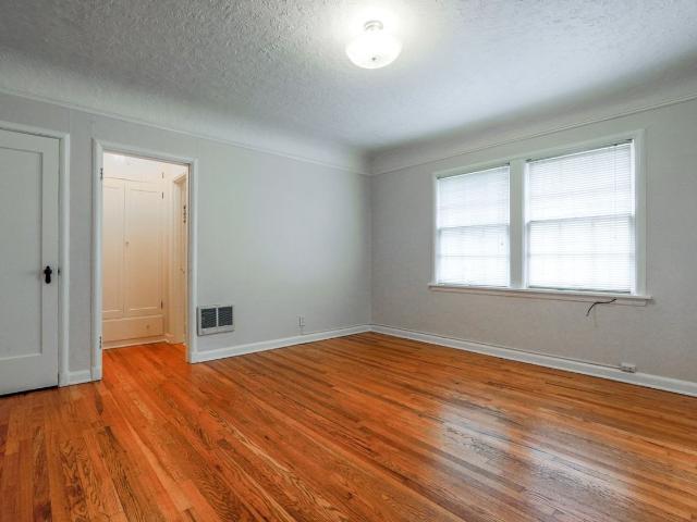 MARQUAM MANOR APARTMENTS MCM03 Studio Apartment for Rent at 3211 Sw 10th Ave, Portland, OR 97239 Homestead