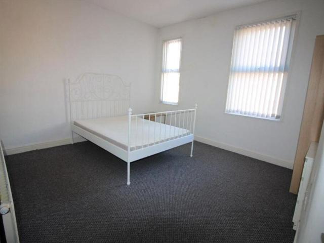 Marquis Road, London, NW1 3 bed apartment to rent £3,250 pcm £750 pw
