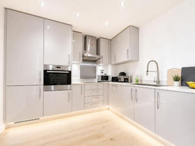 Marri Street, WATFORD 1 bed apartment to rent £1,550 pcm £358 pw